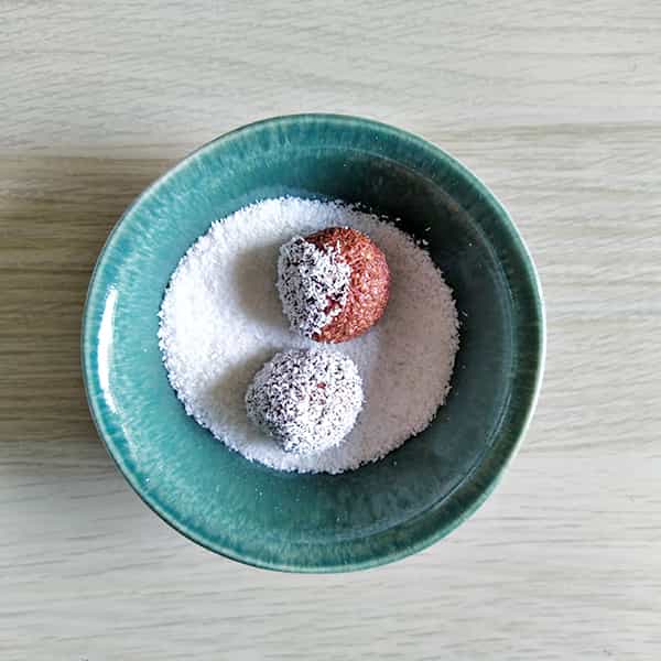 Raspberry bliss balls - veganized by Jasmin